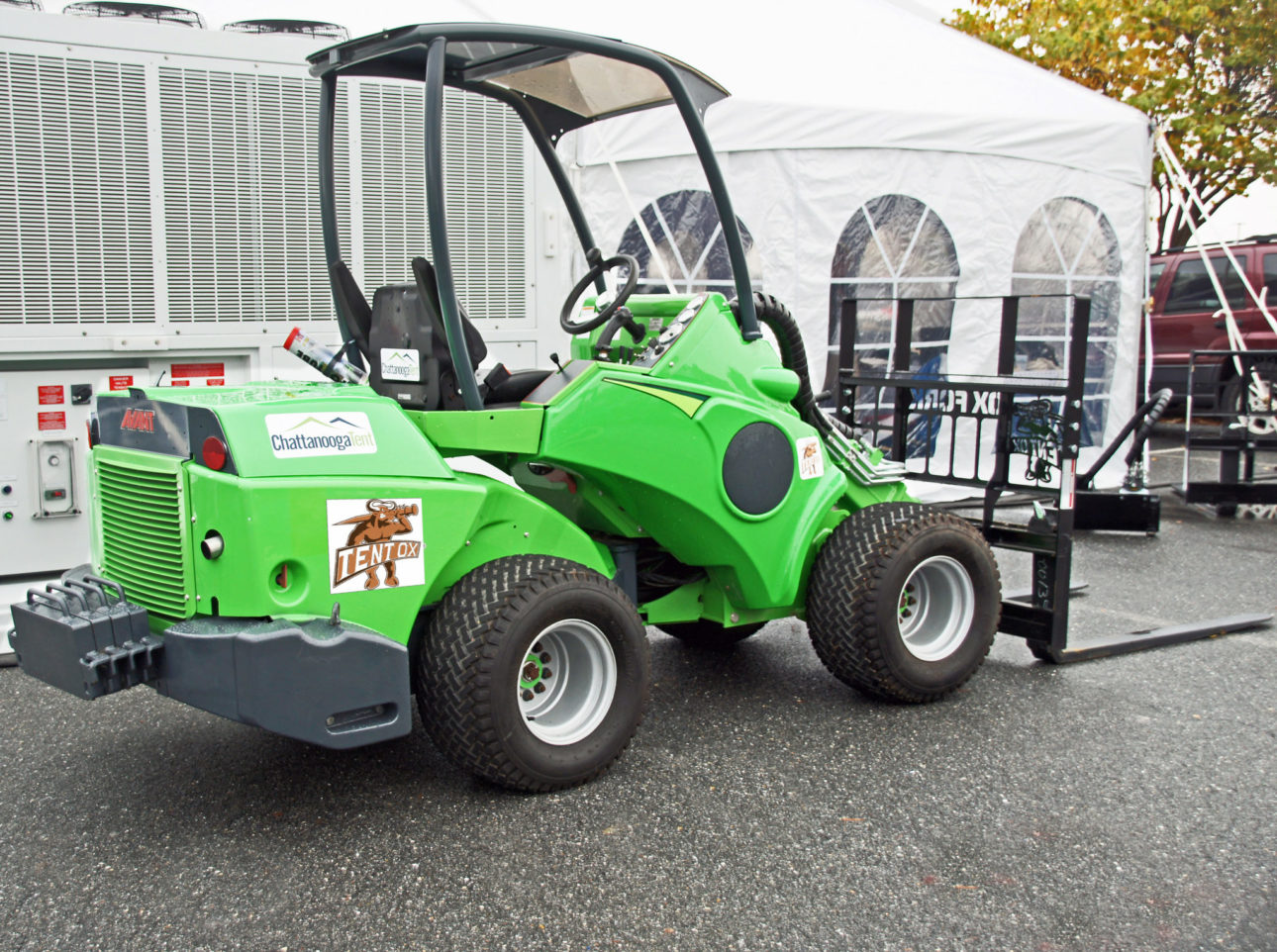 Machines for Tent OX System – Avant® 755i and 760i Articulated Loaders