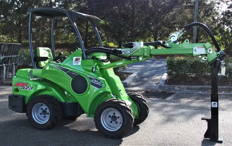 Machines for Tent OX System – Avant® 528 Articulated Loader